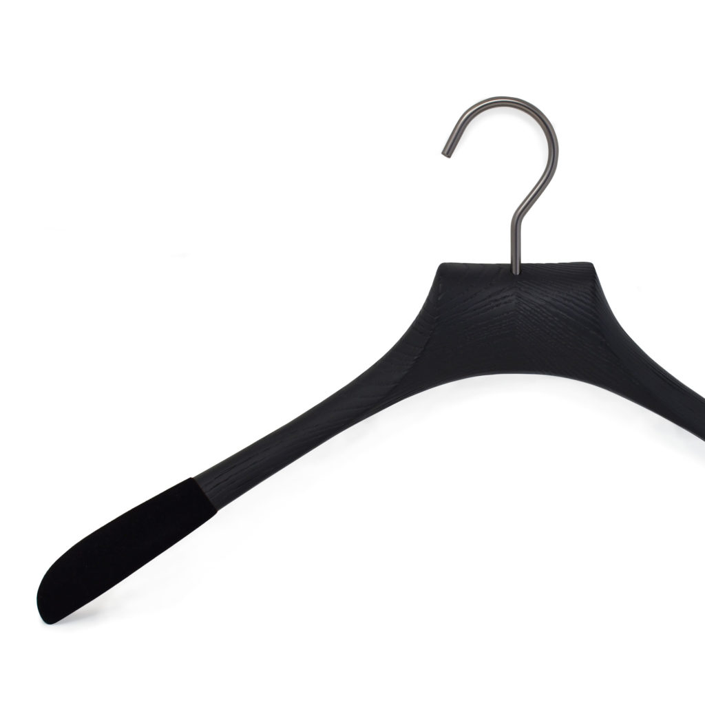 Cintres en bois design pour dressing luxe et haut de gamme - Mon Cintre